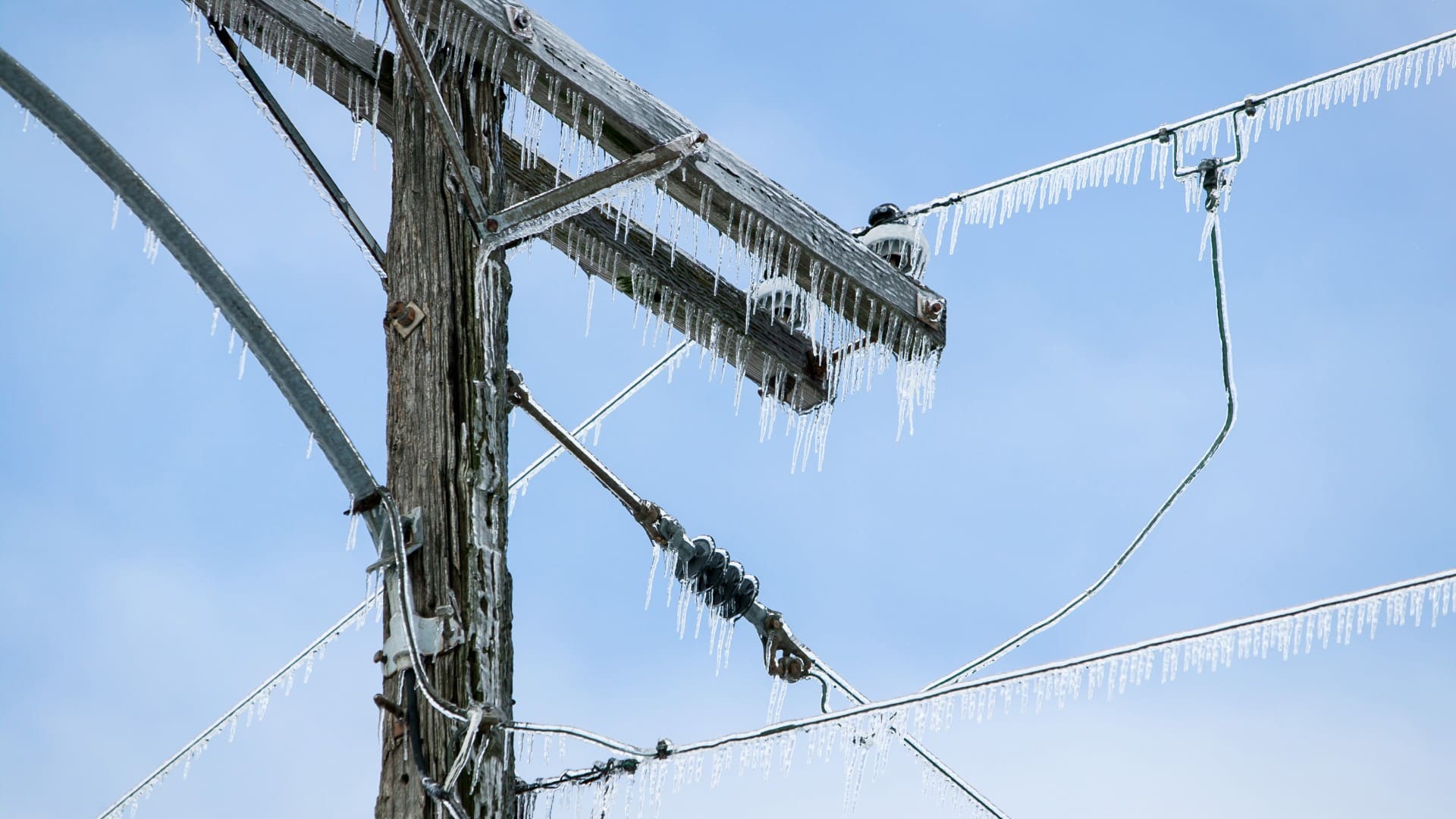 A guide to grid resilience: The vital role of advanced overhead ...